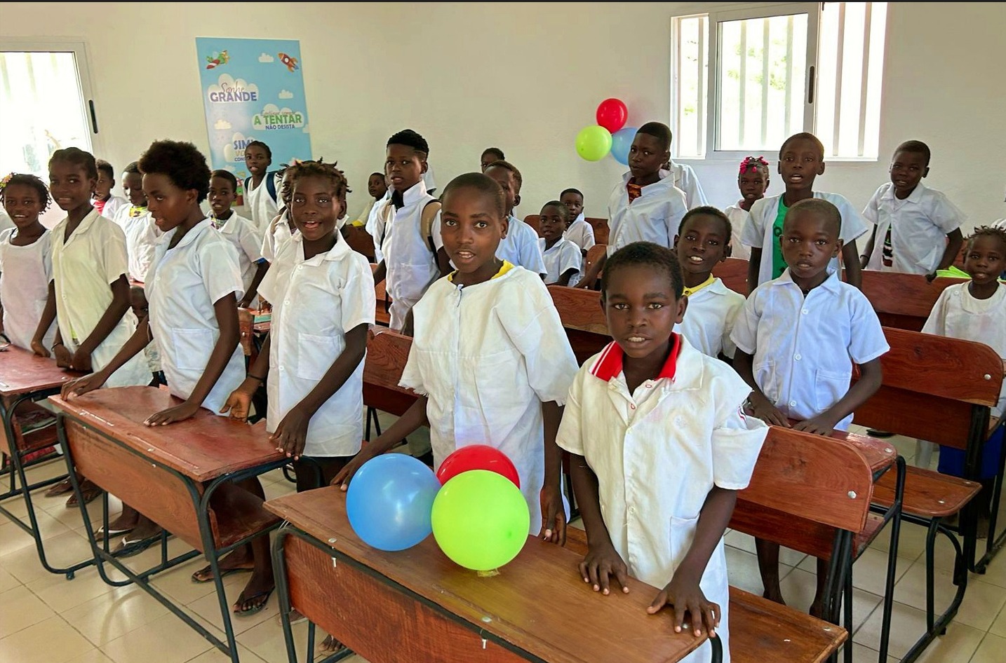 OEC Angola apoia populares em Benguela com escola primária e posto ...