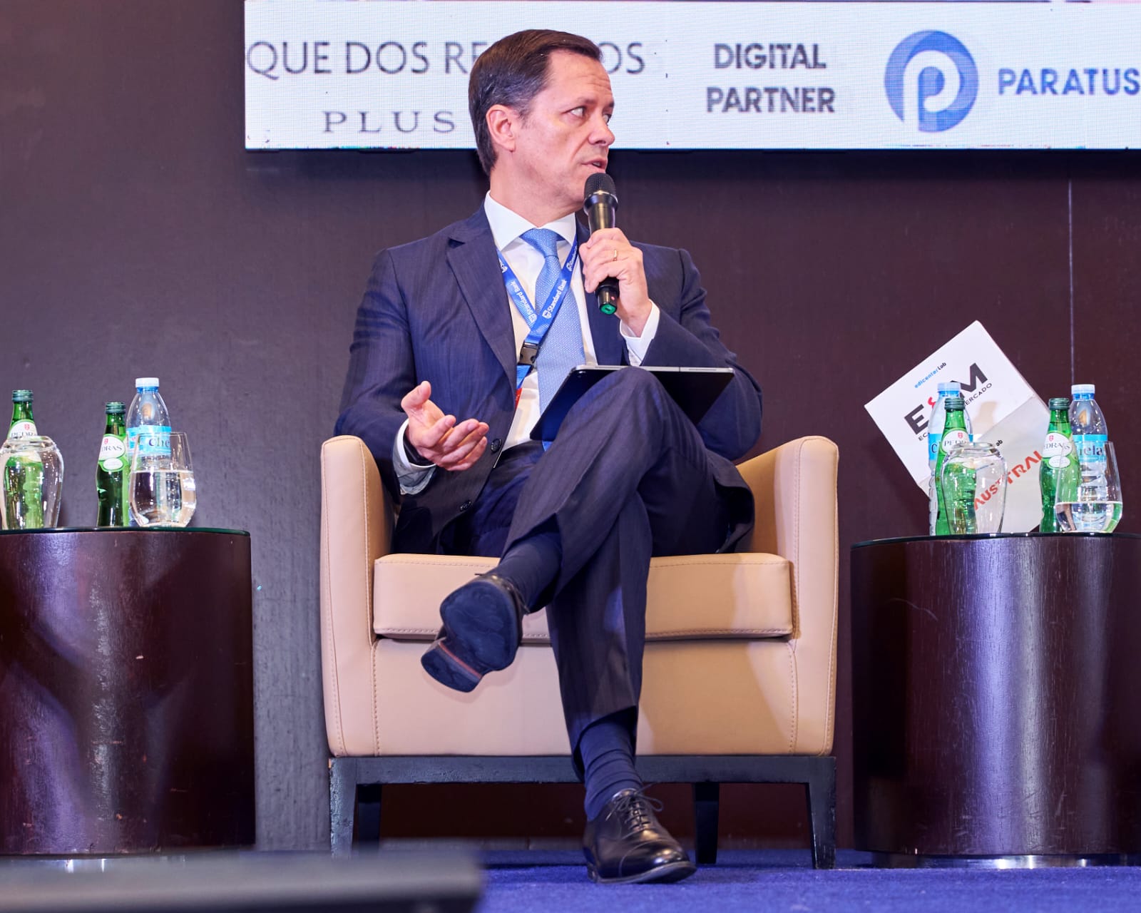 Presidente do Standard Bank Angola diz que receitas da banca são ...